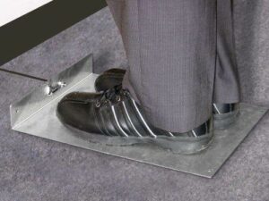 Testing the resistance of static dissipative footwear